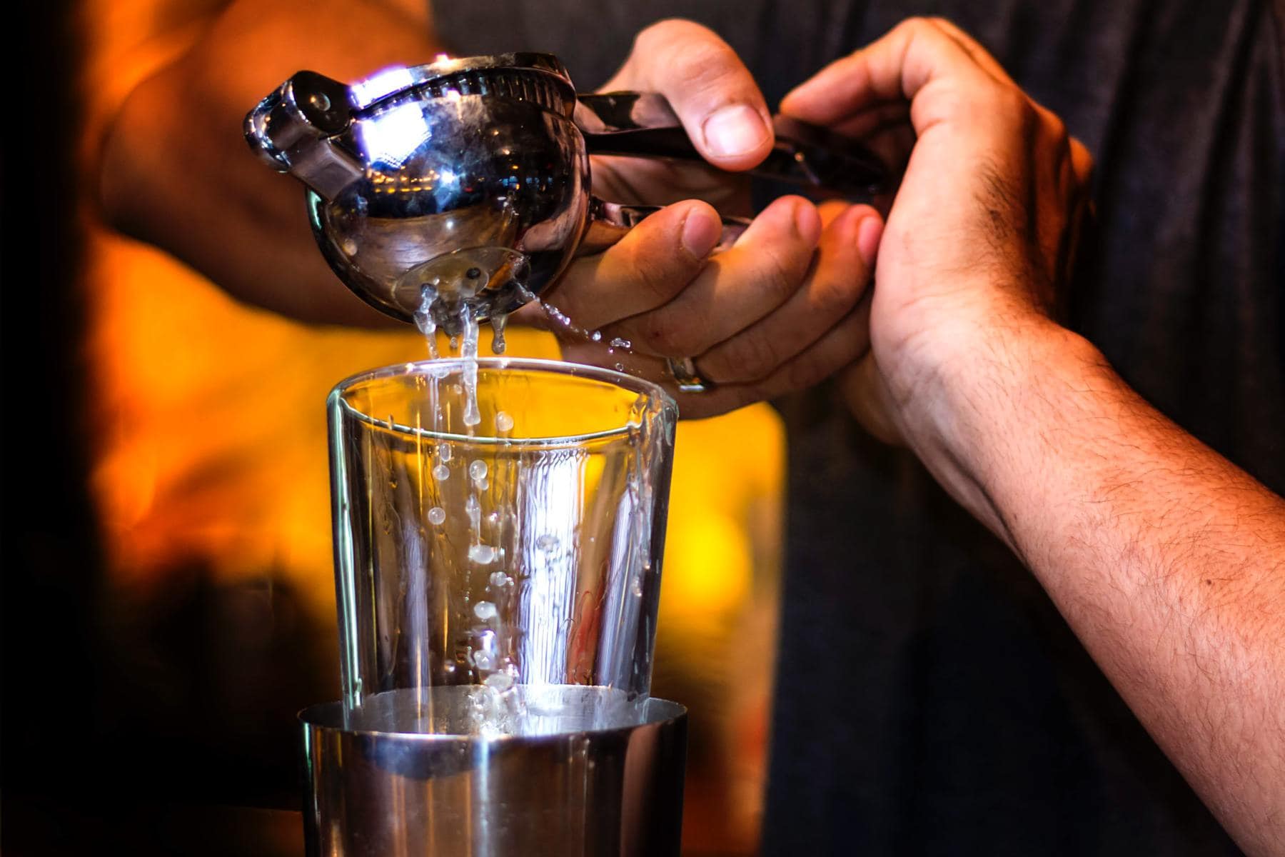 Best Lemon Squeezer for Your Bar Tool Set and Your Kitchen